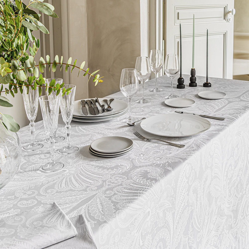 Garnier Thiebaut Grace tablecloth pearl - 4 sizes